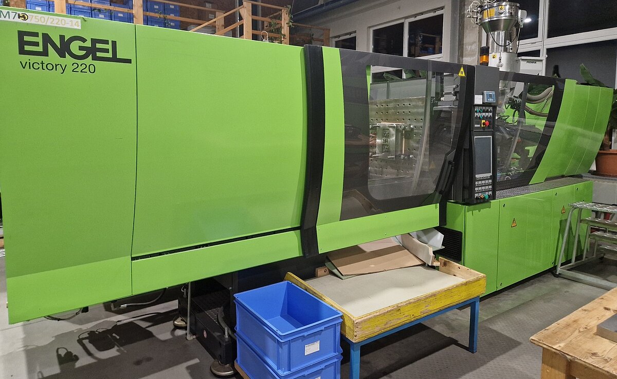 Engel VC 750 / 220 Spex | Gebrauchte Spritzgießmaschine
